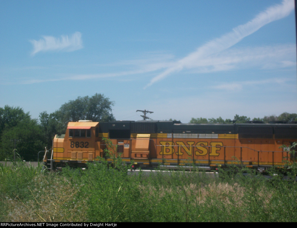 BNSF 8832